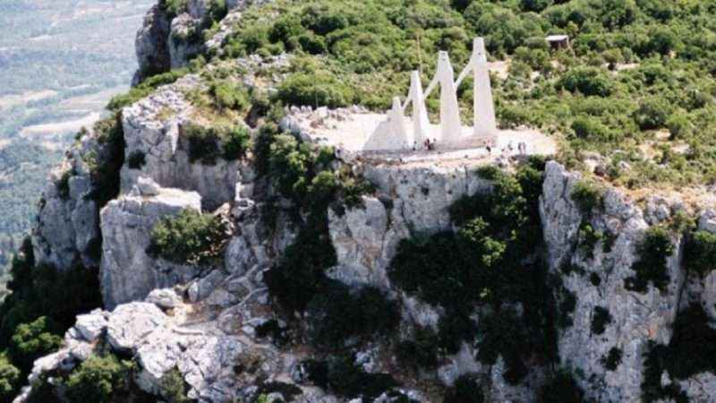 «Ο χορός του Ζαλόγγου» όπως τον είδαν οι Θεόφιλος, Διονύσιος Σολωμός ...