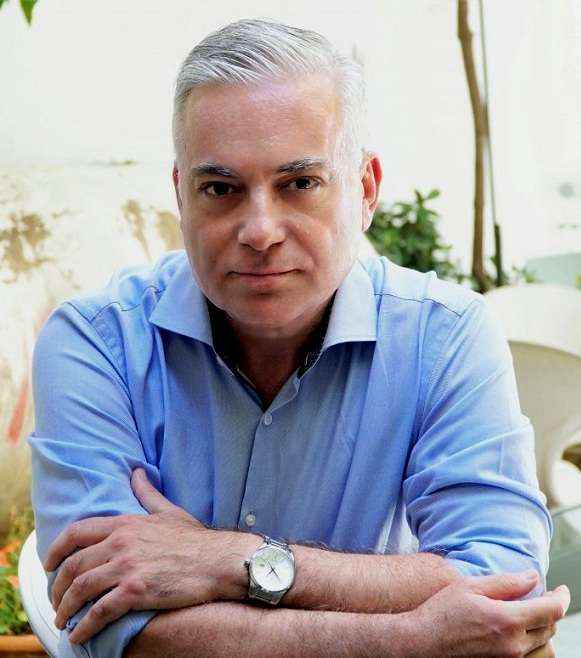 Ο Νίκος Βατόπουλος κάνει περίπατο στην «Καβάλα, μια πόλη στη ρωγμή του ...